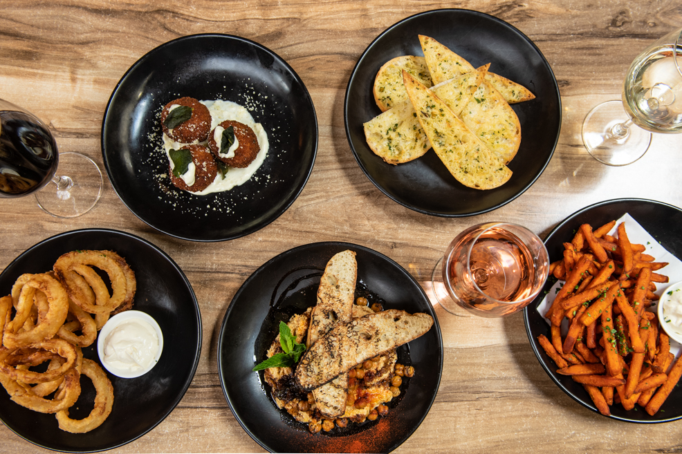 Adelaide Hills Pub | Victoria Hotel Strathalbyn, Adelaide Hills